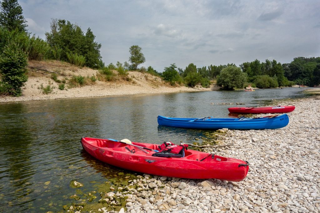 Launching and Landing a Kayak - PaddlingSpace.com