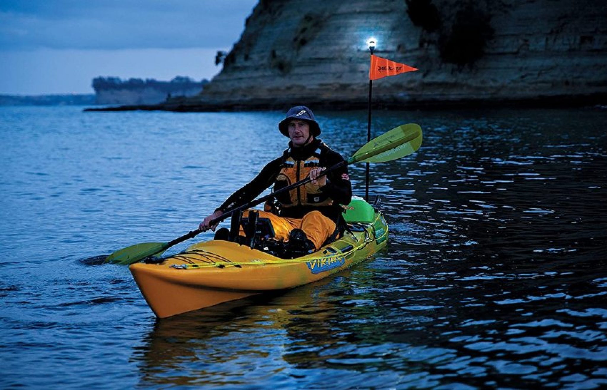 10 Best Kayak Lights for Night Fishing & Paddling - PaddlingSpace.com