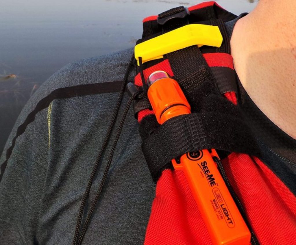 10 Best Kayak Lights for Night Fishing & Paddling - PaddlingSpace.com