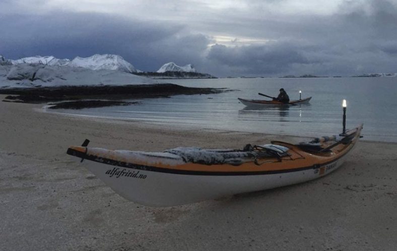 10 Best Kayak Lights for Night Fishing & Paddling - PaddlingSpace.com