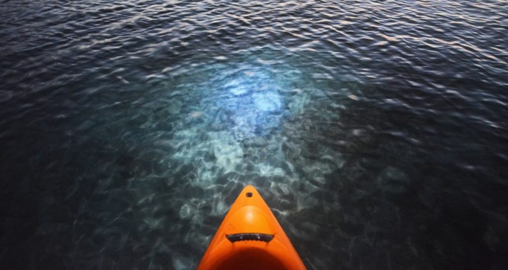 10 Best Kayak Lights for Night Fishing & Paddling - PaddlingSpace.com