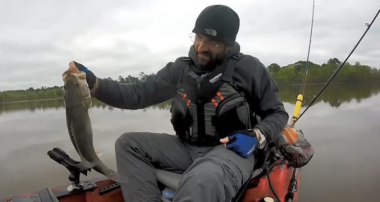 8 Best Life Jackets for Kayak Fishing in 2023